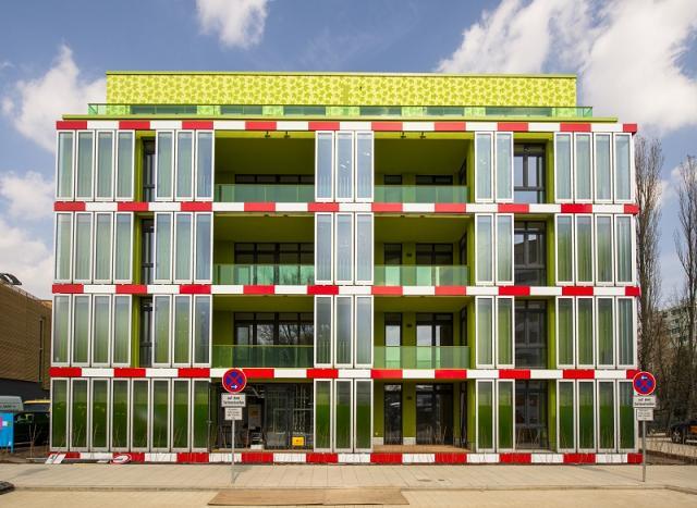 World's first algae house produces green energy at IBA Hamburg ...