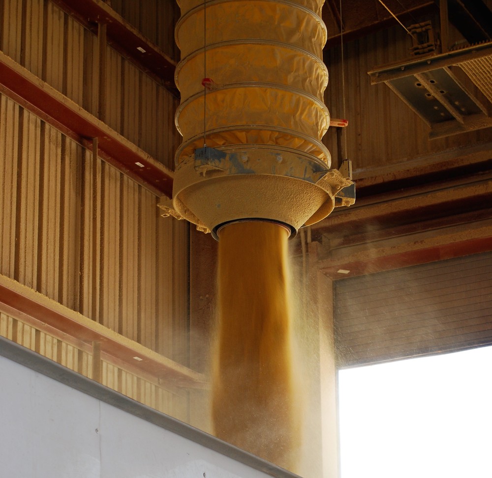 DDGS movement shifts from containers to barge, rail | Biomass Magazine